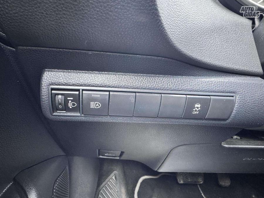 Black Toyota Corolla 2020 in Vilnius, with an engine capacity of 1.80 L and mileage of 196 thousand km for 14950 €, photo 20 on AUTOMOTO.COM.LV