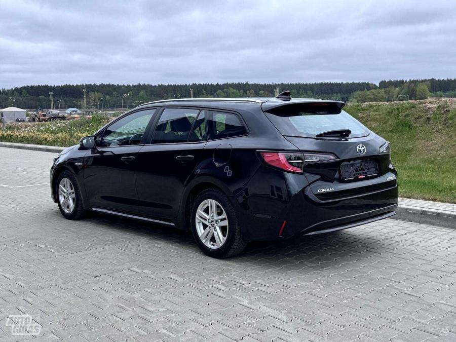 Black Toyota Corolla 2020 in Vilnius, with an engine capacity of 1.80 L and mileage of 196 thousand km for 15350 €, photo 7 on AUTOMOTO.COM.LV