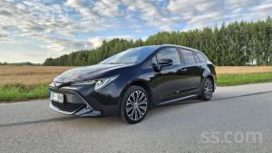 Black Toyota Corolla 2020 in Riga, with an engine capacity of 1.80 L and mileage of 130 thousand km for 18000 €, photo  on AUTOMOTO.COM.LV
