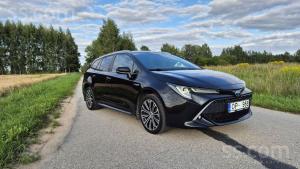Black Toyota Corolla 2020 in Riga, with an engine capacity of 1.80 L and mileage of 130 thousand km for 18000 €, photo 3 on AUTOMOTO.COM.LV
