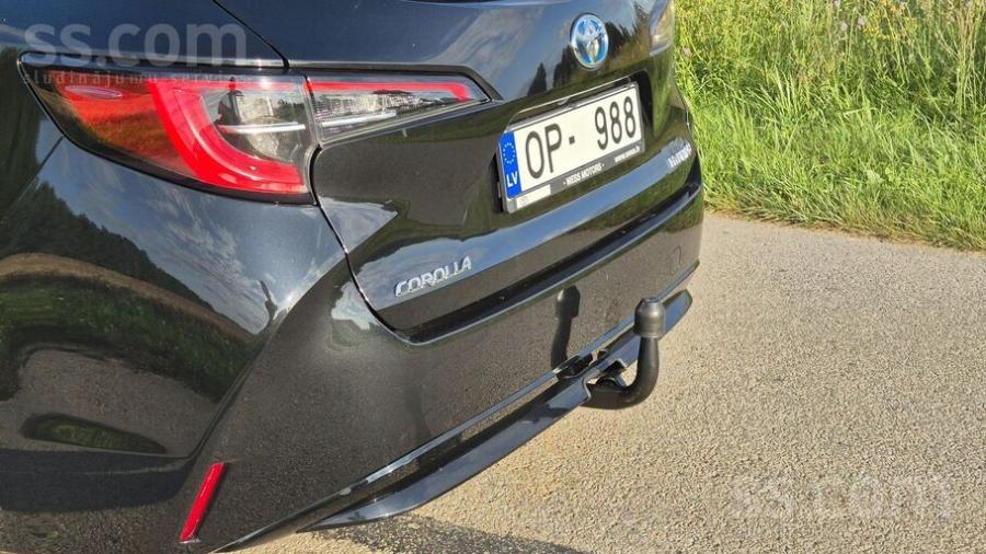 Black Toyota Corolla 2020 in Riga, with an engine capacity of 1.80 L and mileage of 130 thousand km for 18000 €, photo 7 on AUTOMOTO.COM.LV