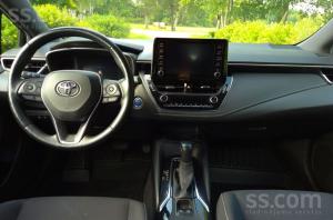 Black Toyota Corolla 2020 in Riga, with an engine capacity of 1.80 L and mileage of 130 thousand km for 18000 €, photo 8 on AUTOMOTO.COM.LV
