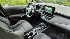 Black Toyota Corolla 2020 in Riga, with an engine capacity of 1.80 L and mileage of 130 thousand km for 18000 €, photo 14 on AUTOMOTO.COM.LV
