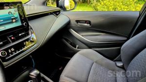 Black Toyota Corolla 2020 in Riga, with an engine capacity of 1.80 L and mileage of 130 thousand km for 18000 €, photo 15 on AUTOMOTO.COM.LV