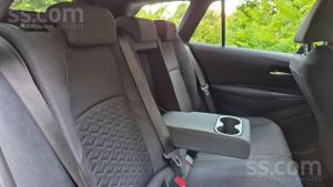 Black Toyota Corolla 2020 in Riga, with an engine capacity of 1.80 L and mileage of 130 thousand km for 18000 €, photo 16 on AUTOMOTO.COM.LV
