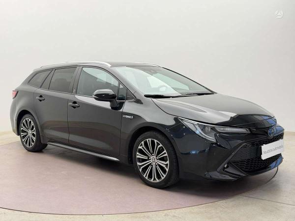 Black Toyota Corolla 2020 in Panevezys, with an engine capacity of 1.99 L and mileage of 191 thousand km for 13990 €, photo 3 on AUTOMOTO.COM.LV
