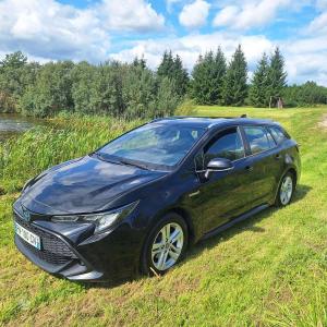 Black Toyota Corolla 2020 in Vilnius, with an engine capacity of 1.80 L and mileage of 241 thousand km for 11300 €, photo 3 on AUTOMOTO.COM.LV