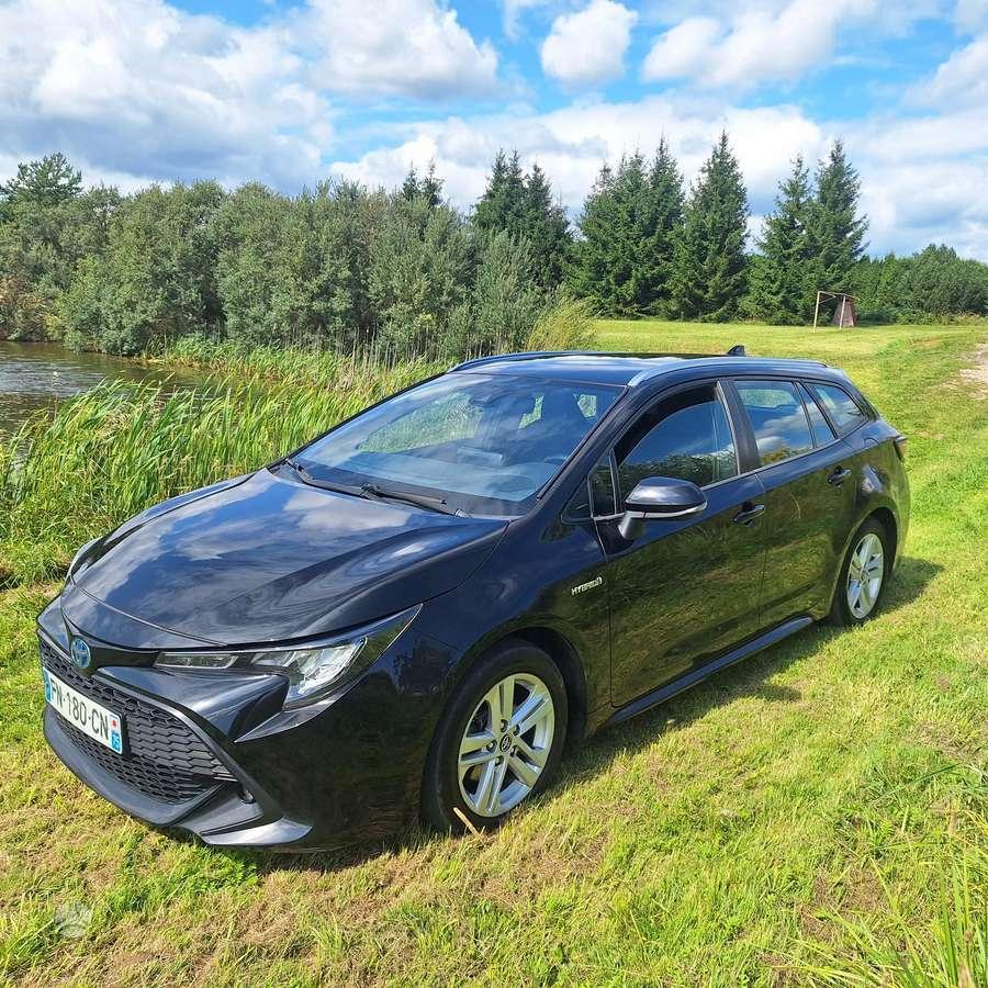 Black Toyota Corolla 2020 in Vilnius, with an engine capacity of 1.80 L and mileage of 241 thousand km for 11300 €, photo 3 on AUTOMOTO.COM.LV