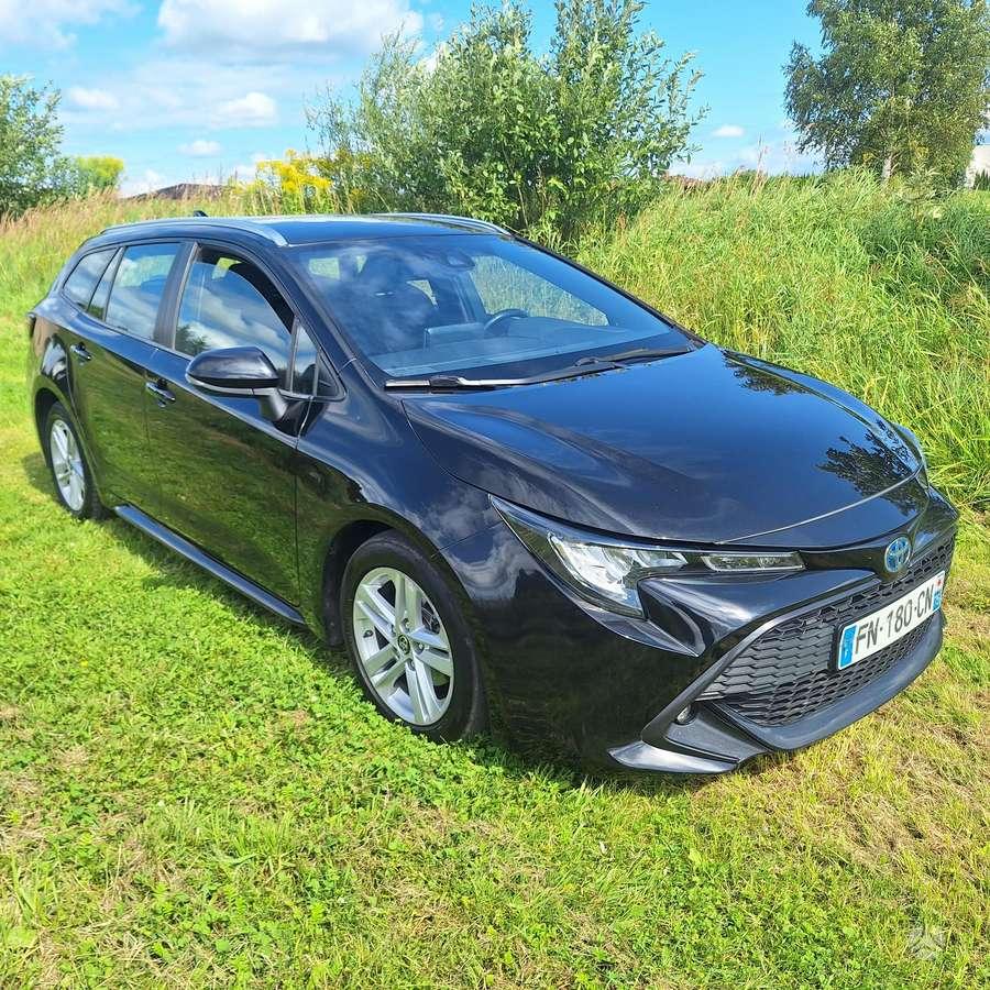 Black Toyota Corolla 2020 in Vilnius, with an engine capacity of 1.80 L and mileage of 241 thousand km for 11300 €, photo 4 on AUTOMOTO.COM.LV