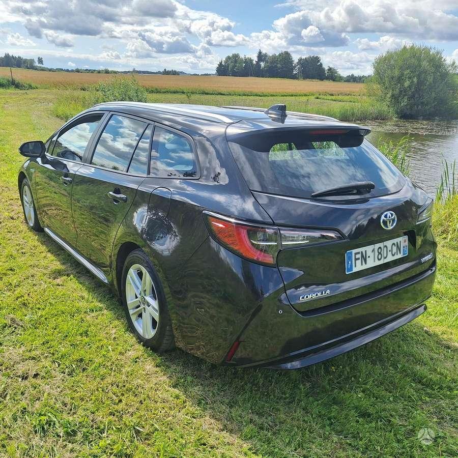 Black Toyota Corolla 2020 in Vilnius, with an engine capacity of 1.80 L and mileage of 241 thousand km for 11300 €, photo 5 on AUTOMOTO.COM.LV