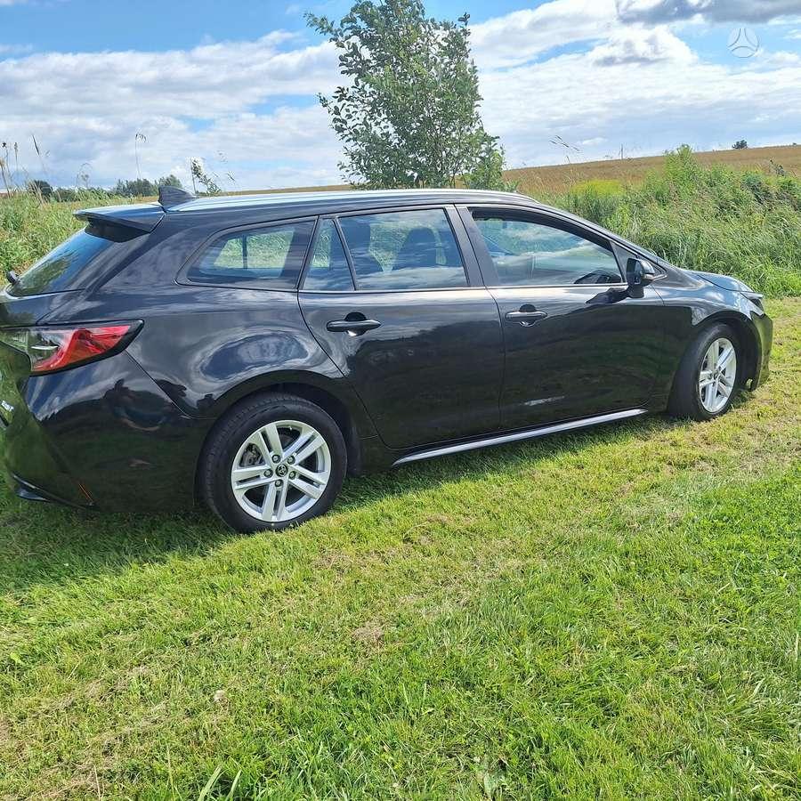 Black Toyota Corolla 2020 in Vilnius, with an engine capacity of 1.80 L and mileage of 241 thousand km for 11300 €, photo 8 on AUTOMOTO.COM.LV