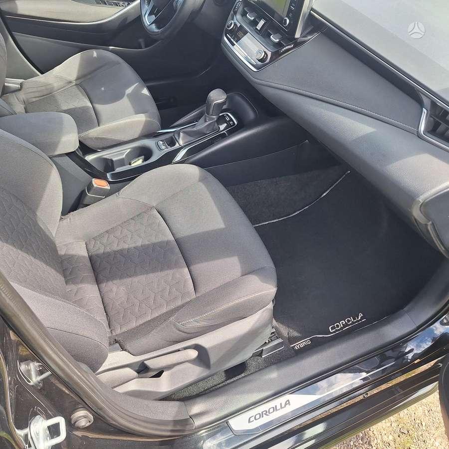 Black Toyota Corolla 2020 in Vilnius, with an engine capacity of 1.80 L and mileage of 241 thousand km for 11300 €, photo 11 on AUTOMOTO.COM.LV