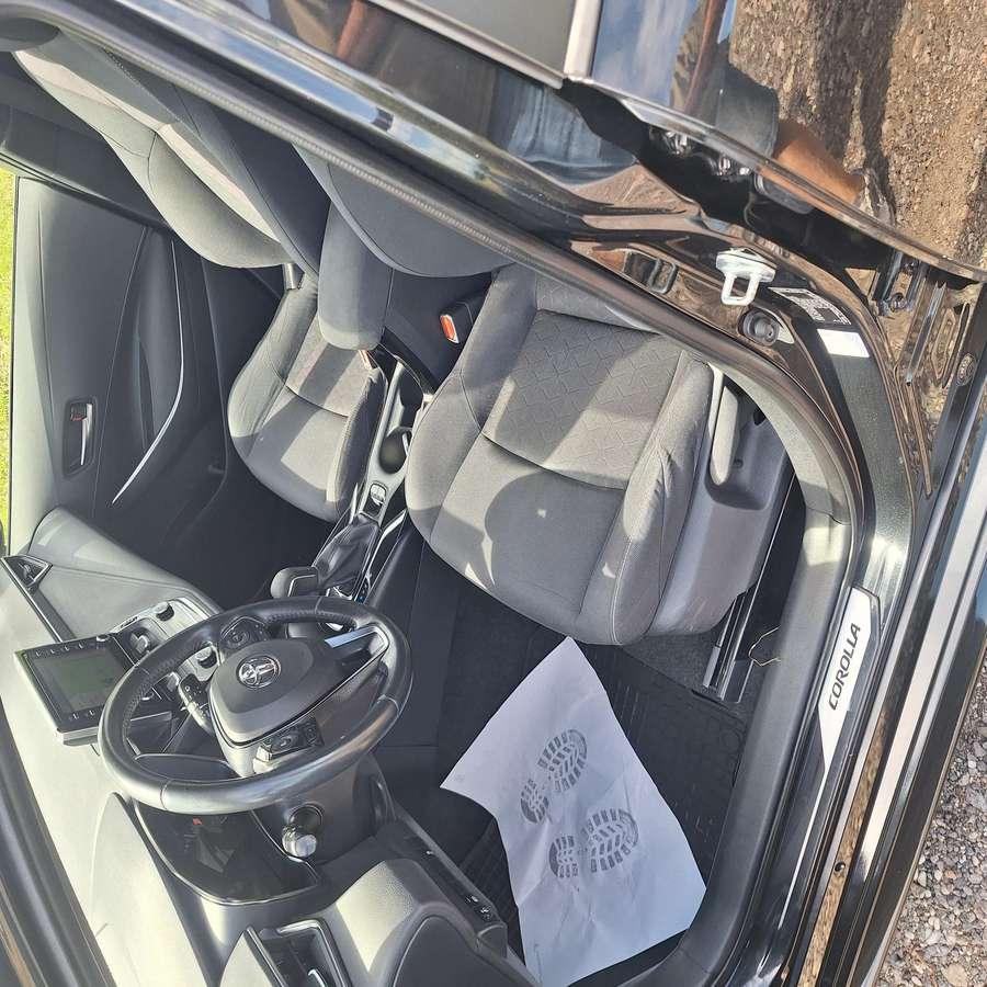 Black Toyota Corolla 2020 in Vilnius, with an engine capacity of 1.80 L and mileage of 241 thousand km for 11300 €, photo 12 on AUTOMOTO.COM.LV