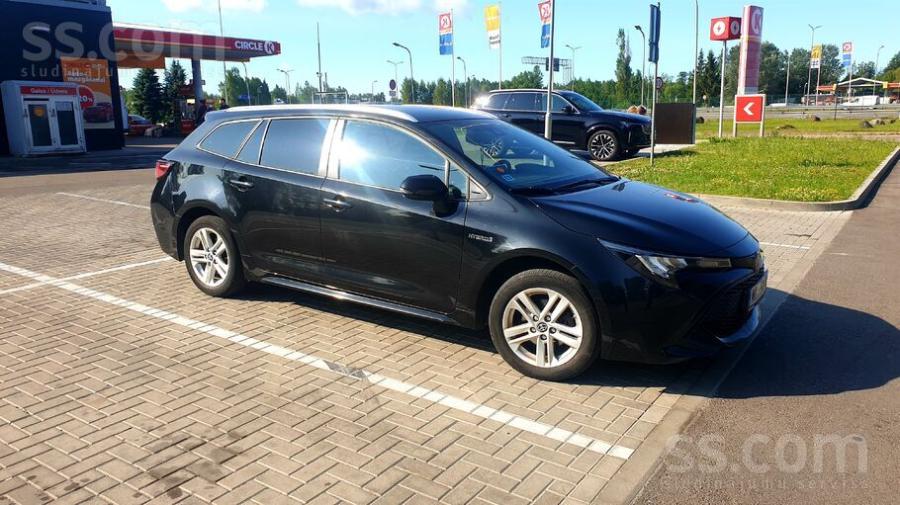 Black Toyota Corolla 2021 in Riga, with an engine capacity of 1.80 L and mileage of 106 thousand km for 15900 €, photo 1 on AUTOMOTO.COM.LV