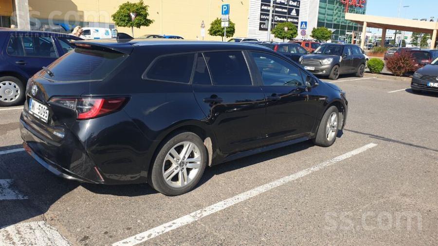Black Toyota Corolla 2021 in Riga, with an engine capacity of 1.80 L and mileage of 106 thousand km for 15900 €, photo 3 on AUTOMOTO.COM.LV