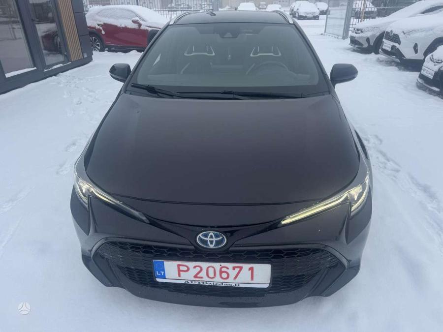 Black Toyota Corolla 2021 in Panevezys, with an engine capacity of 1.99 L and mileage of 120 thousand km for 17800 €, photo 1 on AUTOMOTO.COM.LV