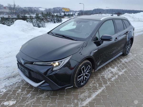 Black Toyota Corolla 2021 in Vilnius, with an engine capacity of 1.80 L and mileage of 290 thousand km for 13400 €, photo 1 on AUTOMOTO.COM.LV