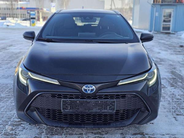 Black Toyota Corolla 2021 in Rokiskis, with an engine capacity of 1.80 L and mileage of 380 thousand km for 9850 €, photo 1 on AUTOMOTO.COM.LV