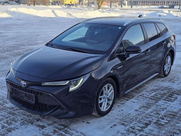 Black Toyota Corolla 2021 in Rokiskis, with an engine capacity of 1.80 L and mileage of 380 thousand km for 9850 €, photo 3 on AUTOMOTO.COM.LV