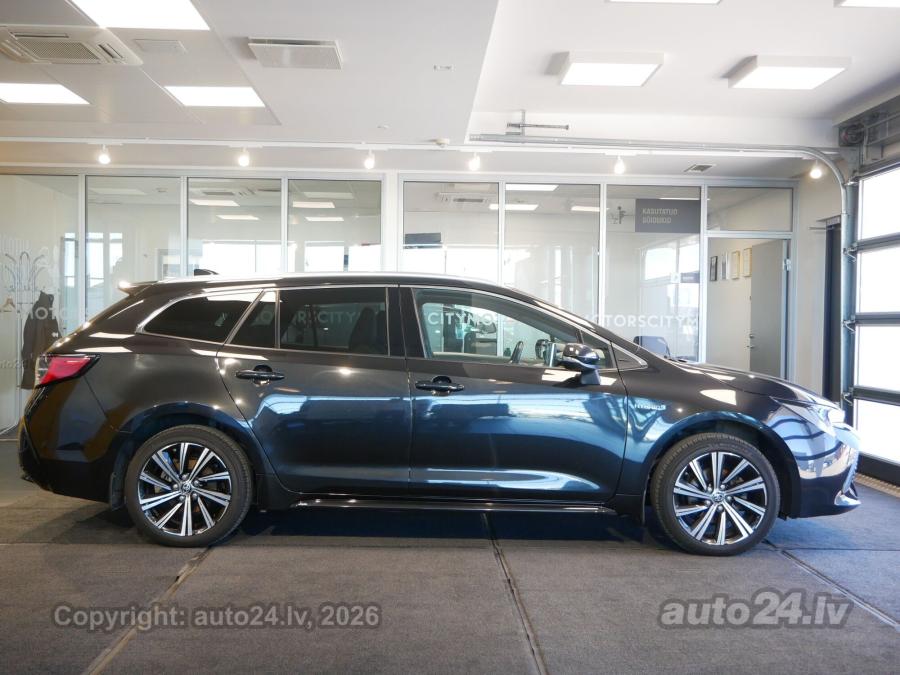 Melns Toyota Corolla 2021 Tallina, ar dzinēja tilpumu 1.80 L un nobraukumu 84 tūkst. km par 19900 €, foto 3 vietnē AUTOMOTO.COM.LV