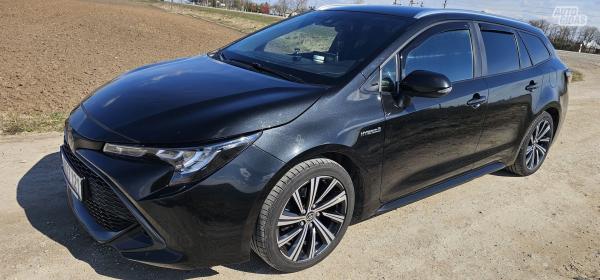 Black Toyota Corolla 2021 in Siauliai, with an engine capacity of 1.80 L and mileage of 260 thousand km for 14799 €, photo 1 on AUTOMOTO.COM.LV