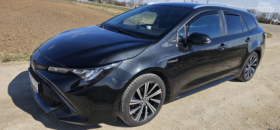 Black Toyota Corolla 2021 in Siauliai, with an engine capacity of 1.80 L and mileage of 260 thousand km for 14799 €, photo 1 on AUTOMOTO.COM.LV