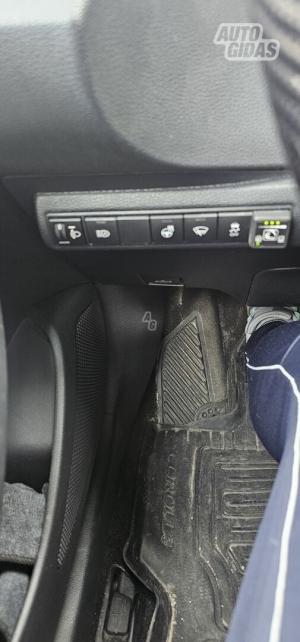 Black Toyota Corolla 2021 in Siauliai, with an engine capacity of 1.80 L and mileage of 260 thousand km for 14799 €, photo 3 on AUTOMOTO.COM.LV