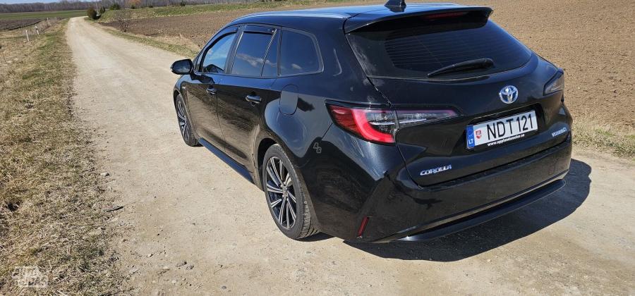 Black Toyota Corolla 2021 in Siauliai, with an engine capacity of 1.80 L and mileage of 260 thousand km for 14799 €, photo 8 on AUTOMOTO.COM.LV