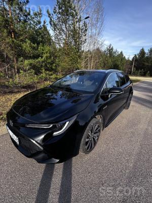 Black Toyota Corolla 2021 in Riga, with an engine capacity of 2.00 L and mileage of 82 thousand km for 17500 €, photo 3 on AUTOMOTO.COM.LV