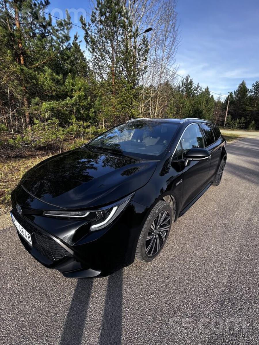 Black Toyota Corolla 2021 in Riga, with an engine capacity of 2.00 L and mileage of 82 thousand km for 17500 €, photo 3 on AUTOMOTO.COM.LV