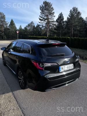 Black Toyota Corolla 2021 in Riga, with an engine capacity of 2.00 L and mileage of 82 thousand km for 17500 €, photo 4 on AUTOMOTO.COM.LV