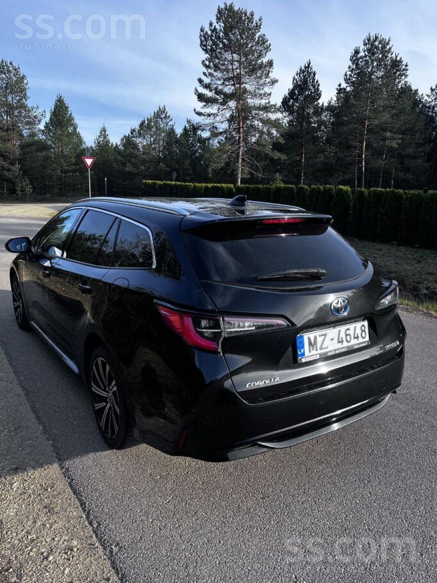 Black Toyota Corolla 2021 in Riga, with an engine capacity of 2.00 L and mileage of 82 thousand km for 17500 €, photo 4 on AUTOMOTO.COM.LV