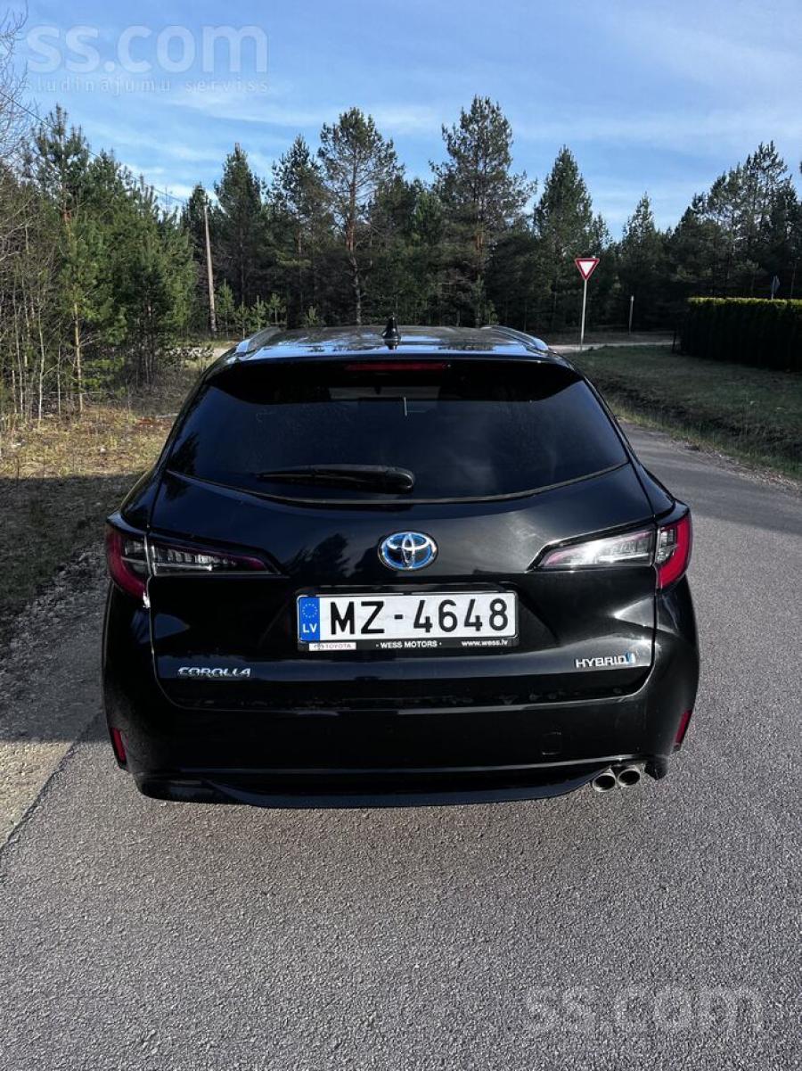 Black Toyota Corolla 2021 in Riga, with an engine capacity of 2.00 L and mileage of 82 thousand km for 17500 €, photo 6 on AUTOMOTO.COM.LV