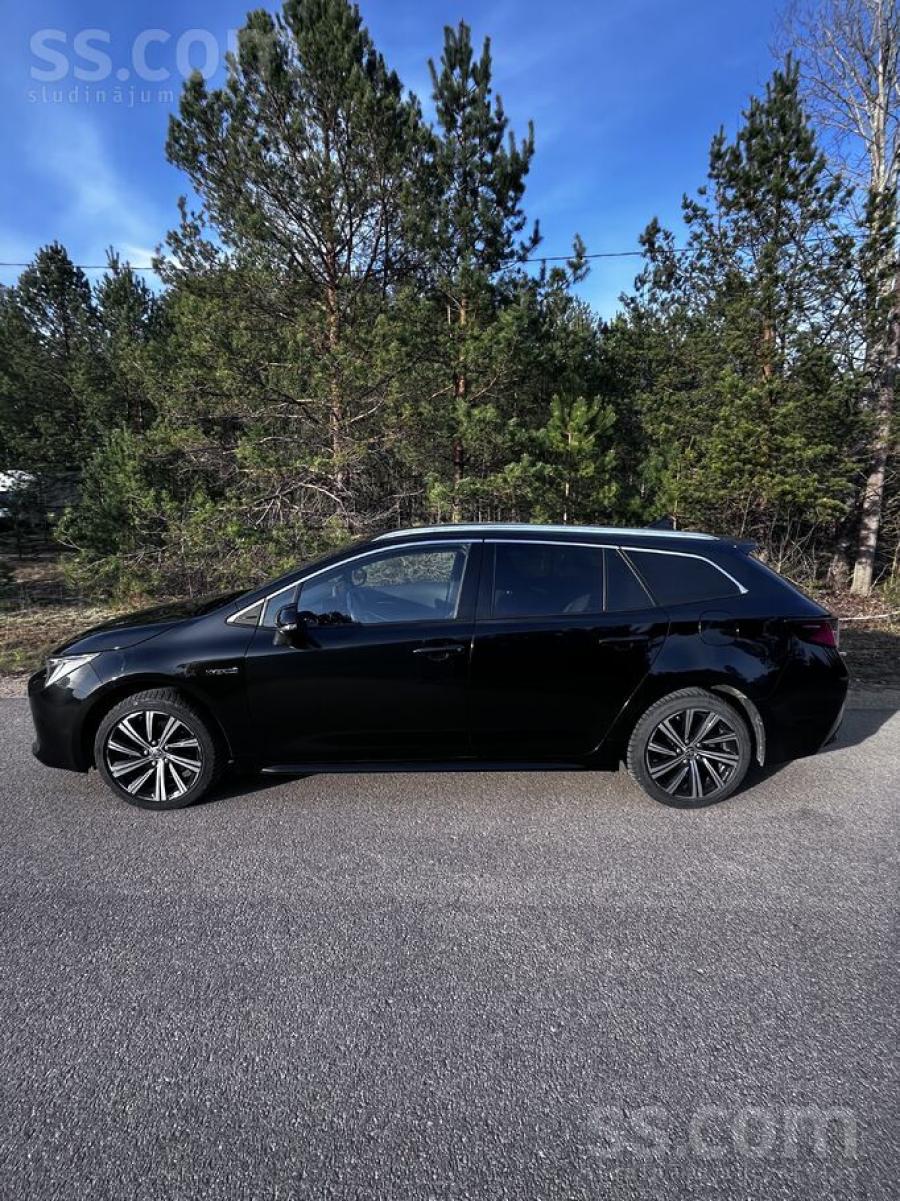 Black Toyota Corolla 2021 in Riga, with an engine capacity of 2.00 L and mileage of 82 thousand km for 17500 €, photo 8 on AUTOMOTO.COM.LV