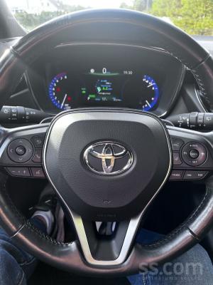 Black Toyota Corolla 2021 in Riga, with an engine capacity of 2.00 L and mileage of 82 thousand km for 17500 €, photo 9 on AUTOMOTO.COM.LV