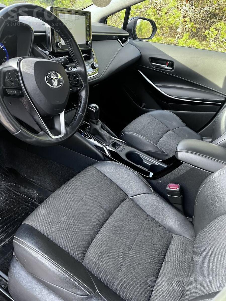 Black Toyota Corolla 2021 in Riga, with an engine capacity of 2.00 L and mileage of 82 thousand km for 17500 €, photo 14 on AUTOMOTO.COM.LV