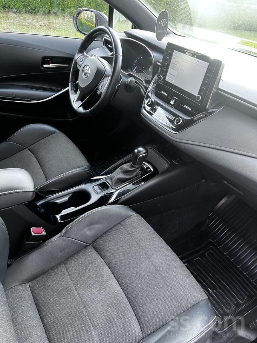 Black Toyota Corolla 2021 in Riga, with an engine capacity of 2.00 L and mileage of 82 thousand km for 17500 €, photo 15 on AUTOMOTO.COM.LV