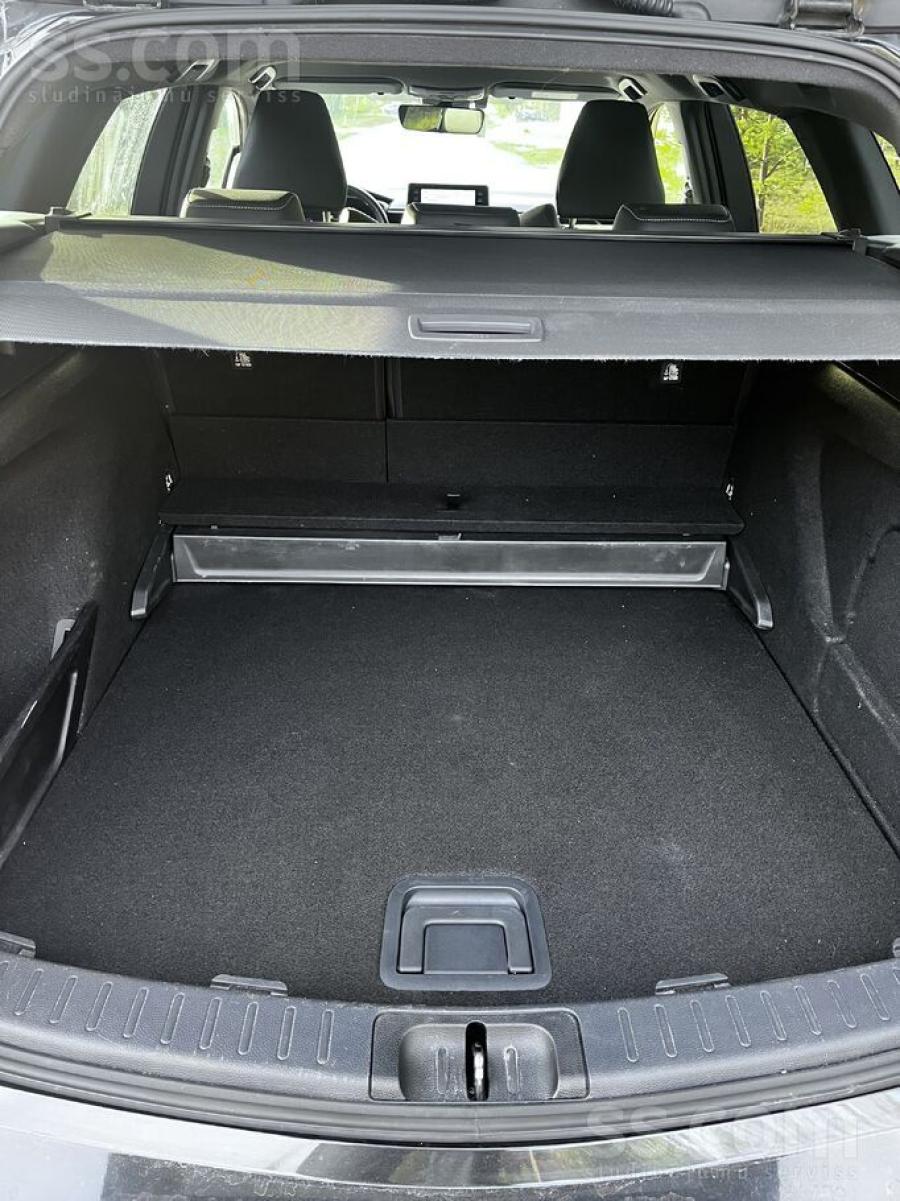 Black Toyota Corolla 2021 in Riga, with an engine capacity of 2.00 L and mileage of 82 thousand km for 17500 €, photo 17 on AUTOMOTO.COM.LV