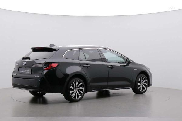 Black Toyota Corolla 2021 in Vilnius, with an engine capacity of 1.80 L and mileage of 72 thousand km for 21900 €, photo 3 on AUTOMOTO.COM.LV