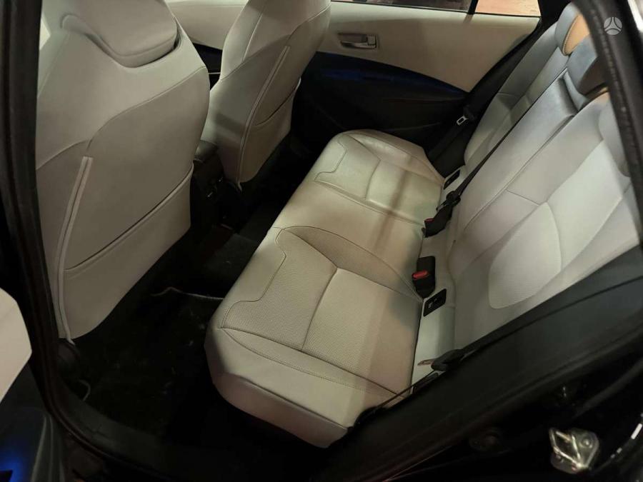 Black Toyota Corolla 2021 in Vilnius, with an engine capacity of 1.99 L and mileage of 77 thousand km for 23500 €, photo 14 on AUTOMOTO.COM.LV