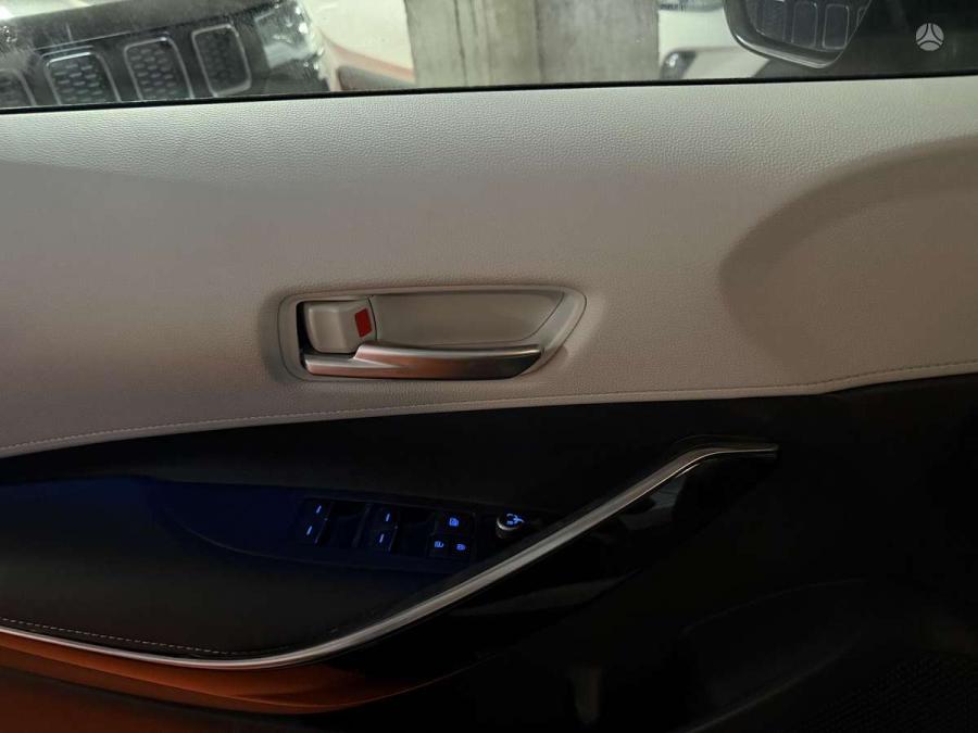 Black Toyota Corolla 2021 in Vilnius, with an engine capacity of 1.99 L and mileage of 77 thousand km for 23500 €, photo 25 on AUTOMOTO.COM.LV