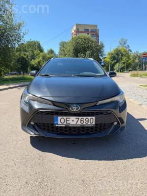 Black Toyota Corolla 2021 in Riga, with an engine capacity of 1.80 L and mileage of 87 thousand km for 18000 €, photo  on AUTOMOTO.COM.LV