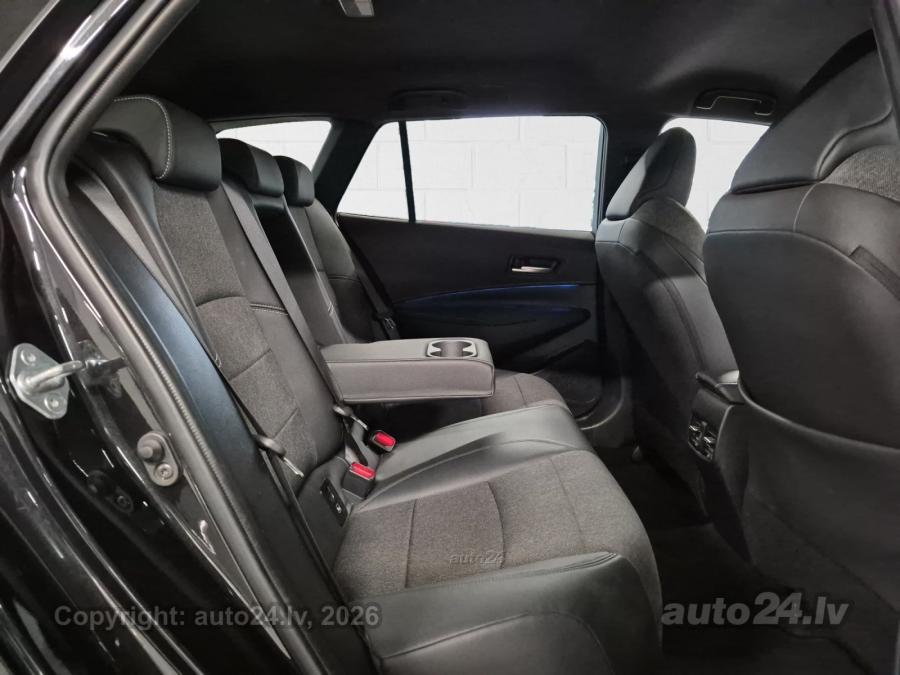 Black Toyota Corolla 2021 in Tallinn, with an engine capacity of 1.20 L and mileage of 83 thousand km for 17990 €, photo 9 on AUTOMOTO.COM.LV
