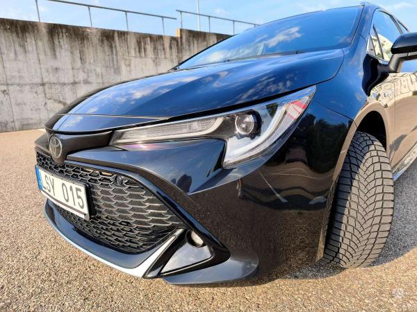 Melns Toyota Corolla 2021 Viļņa, ar dzinēja tilpumu 1.80 L un nobraukumu 75 tūkst. km par 21900 €, foto 3 vietnē AUTOMOTO.COM.LV