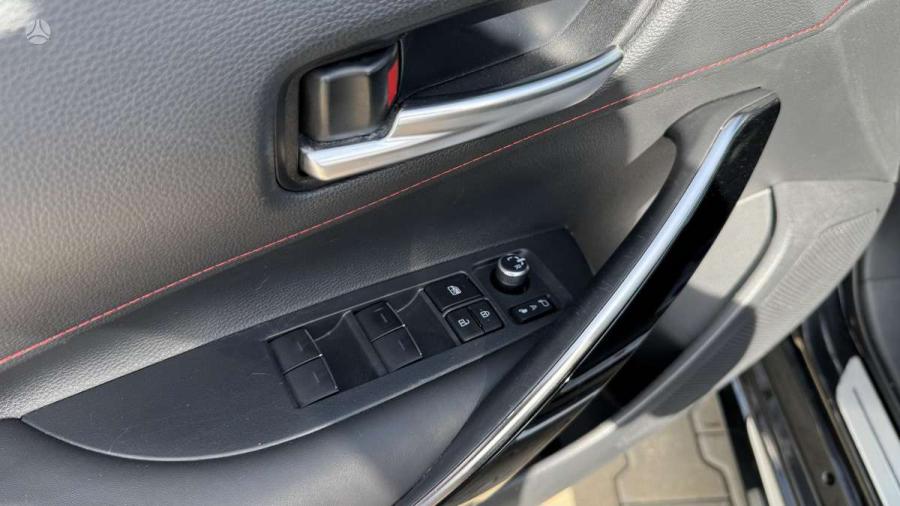 Melns Toyota Corolla 2021 Viļņa, ar dzinēja tilpumu 1.99 L un nobraukumu 132 tūkst. km par 21500 €, foto 17 vietnē AUTOMOTO.COM.LV