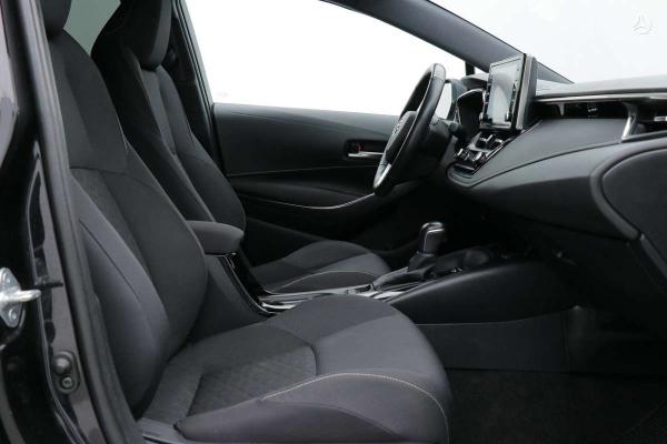 Black Toyota Corolla 2021 in Vilnius, with an engine capacity of 1.20 L and mileage of 119 thousand km for 14900 €, photo 10 on AUTOMOTO.COM.LV