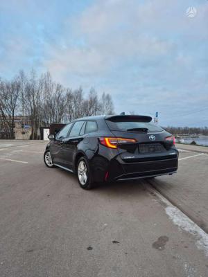 Black Toyota Corolla 2022 in Siauliai, with an engine capacity of 1.80 L and mileage of 222 thousand km for 12700 €, photo 3 on AUTOMOTO.COM.LV