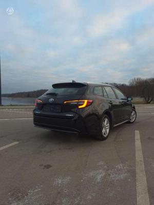 Black Toyota Corolla 2022 in Siauliai, with an engine capacity of 1.80 L and mileage of 222 thousand km for 12700 €, photo 4 on AUTOMOTO.COM.LV