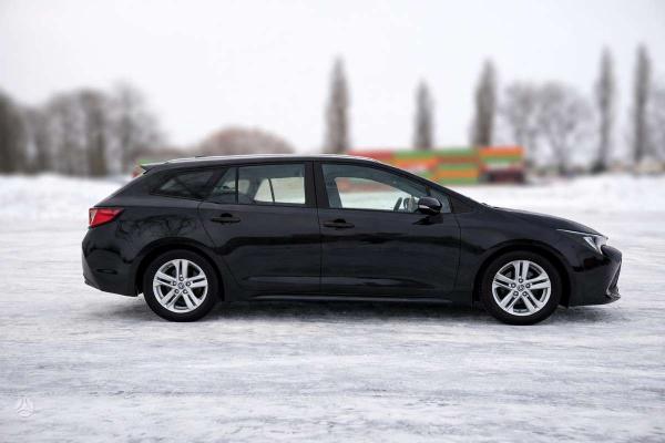 Melns Toyota Corolla 2022 Klaipėda, ar dzinēja tilpumu 1.80 L un nobraukumu 53 tūkst. km par 18300 €, foto 1 vietnē AUTOMOTO.COM.LV
