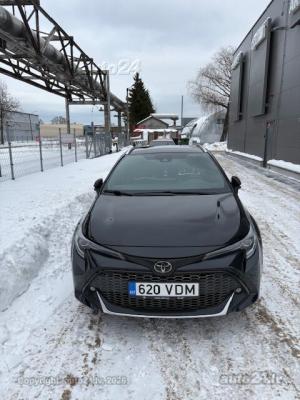 Melns Toyota Corolla 2022 Tallina, ar dzinēja tilpumu 1.80 L un nobraukumu 91 tūkst. km par 20500 €, foto  vietnē AUTOMOTO.COM.LV
